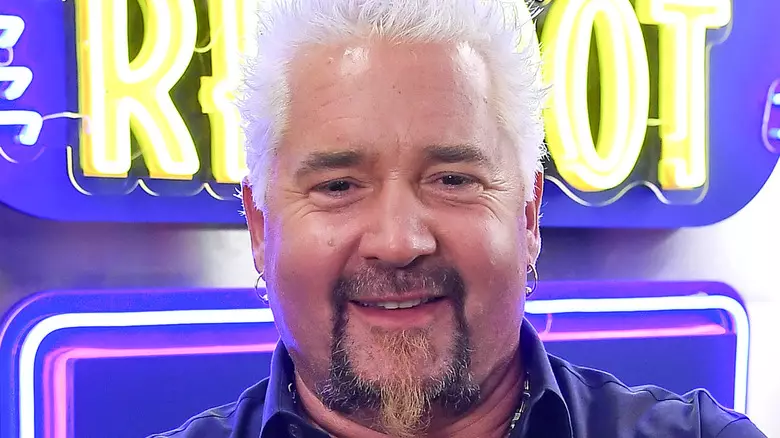 Guy Fieri oo dhoola cadeynaya