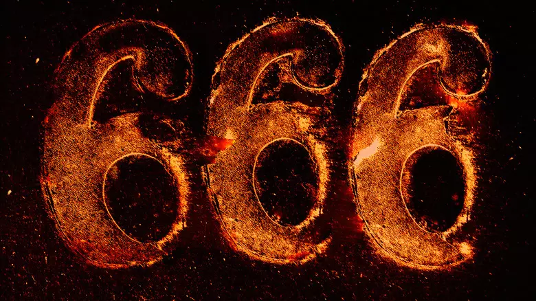 Satanik '666' në zjarr