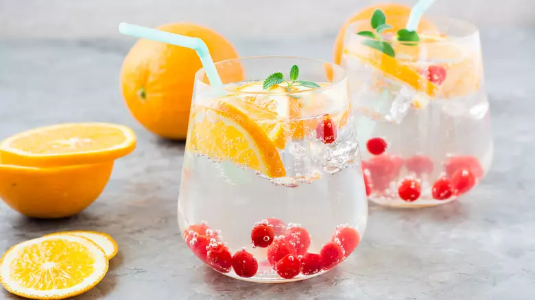 سخت seltzer cocktails