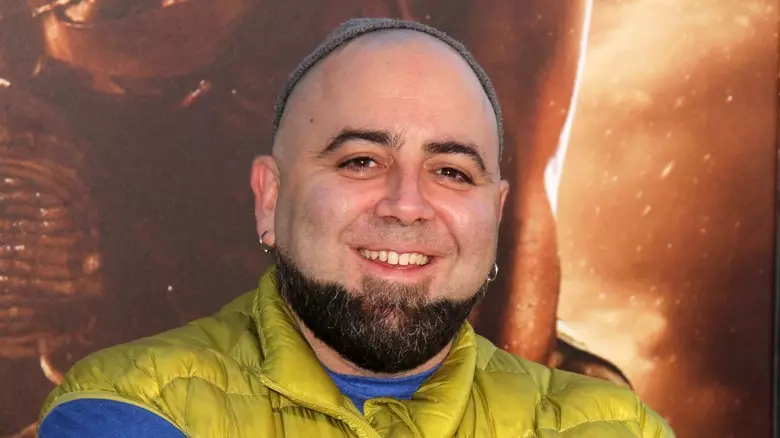 Duff Goldman ເສື້ອຢືດສີເຫຼືອງໃກ້ຊິດ