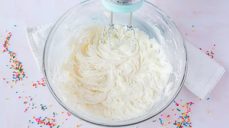 meitsje frosting foar funfetti-cake