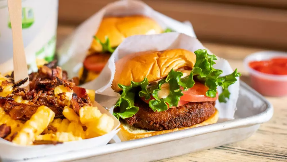 Бургери Shroom аз Shake Shack бо картошка