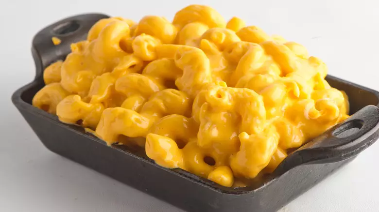 gooey mac နှင့် cheese ဒယ်အိုး