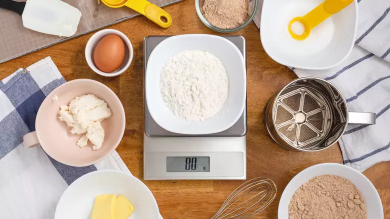 Baking scale ug mga sangkap