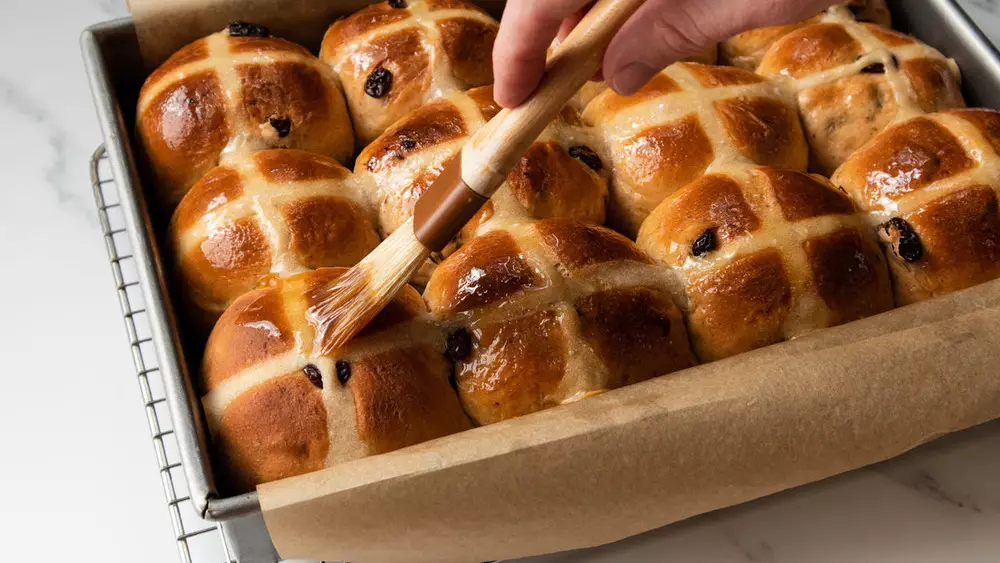 Kuwala otentha mtanda buns