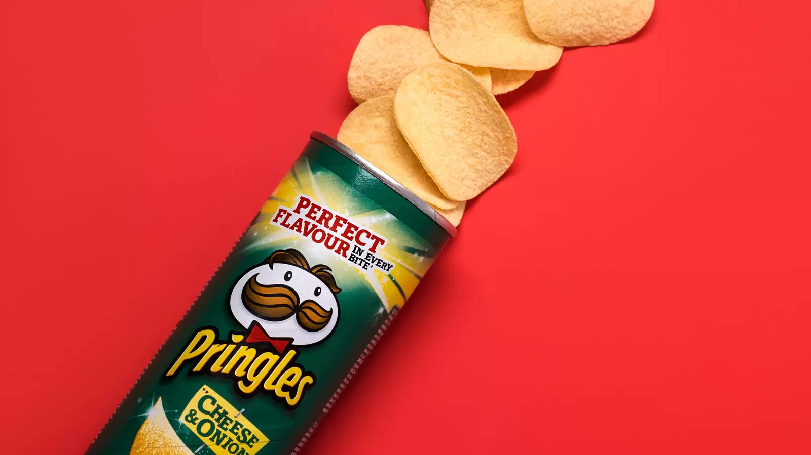 Эмне үчүн Pringles өзүнүн чиптерин банкага салат?