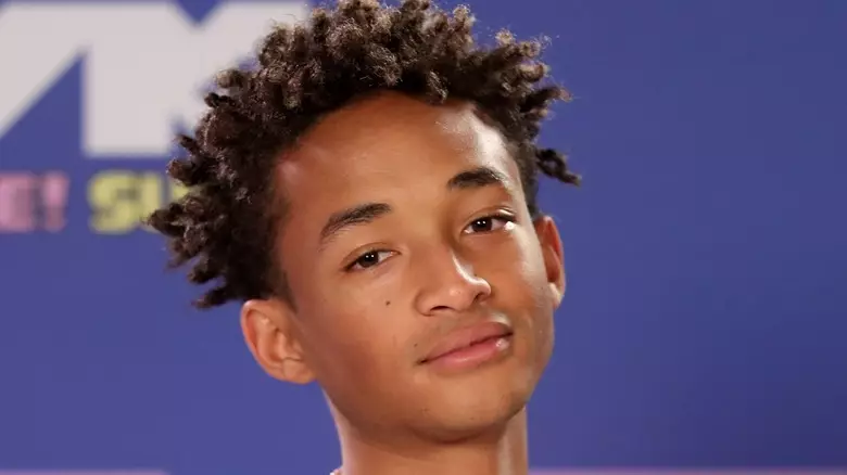 Closeup an'i Jaden Smith amin'ny lamosina volomparasy