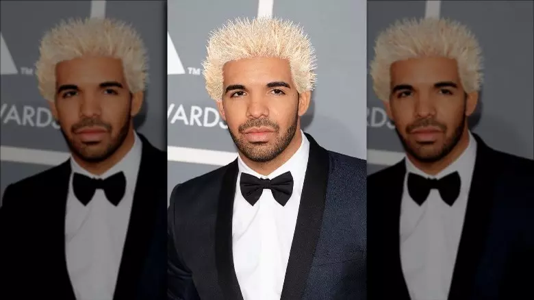 Meme de Drake con el pelo de punta decolorado