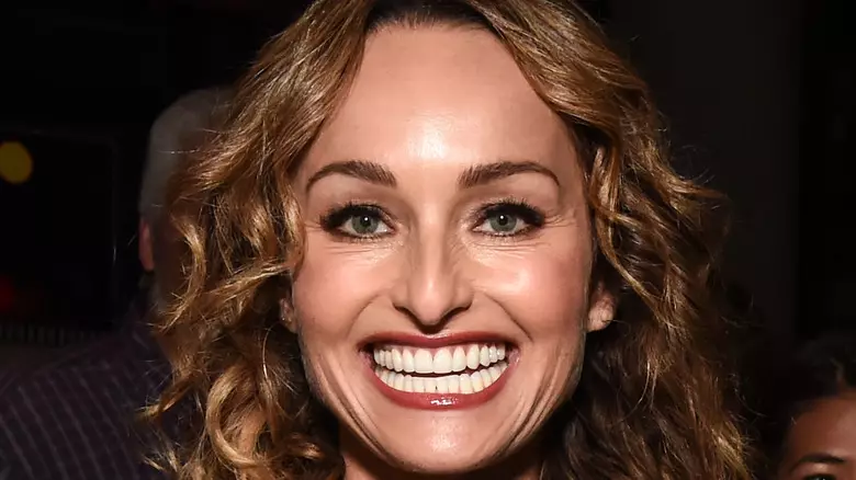 Giada De Laurentiis uśmiecha się