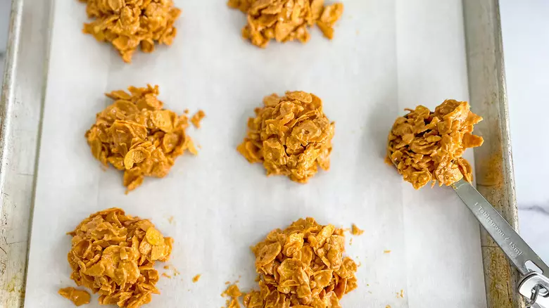 assadeira de biscoitos de caramelo de flocos de milho