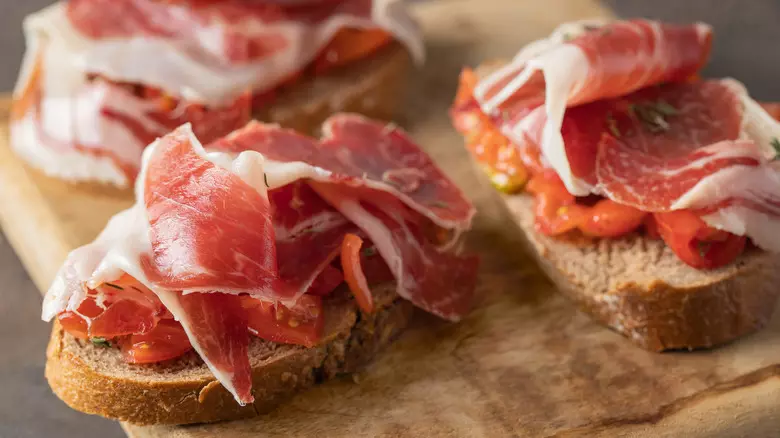 I-Prosciutto ngezingcezu zesinkwa