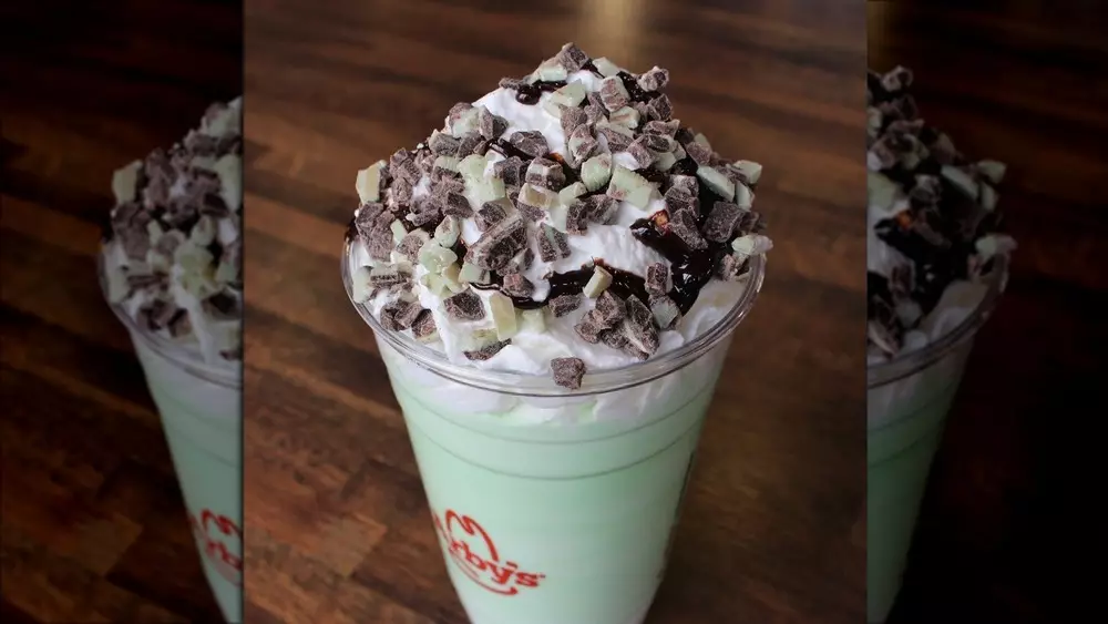 I-Arby's Mint Chocolate Shake etafuleni