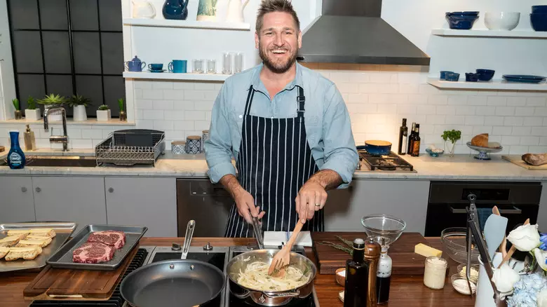 Curtis Stone lagar mat i rent kök