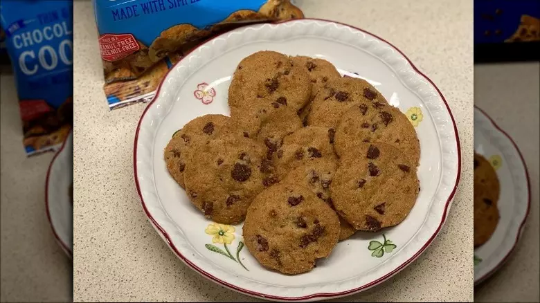 Costco වෙතින් නව Kirkland Signature Mini Thin & Crispy Chocolate Chip Cookies