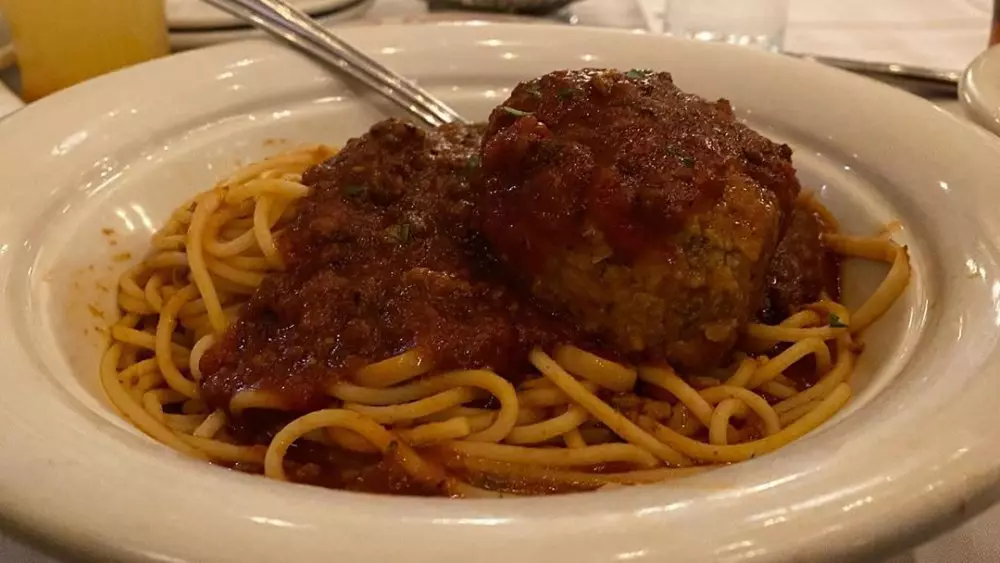 Spaghetti iyo Hilibka Hilibka ee Maggiano's