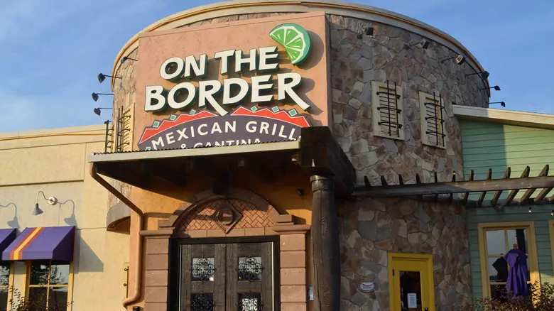 המסעדה המקסיקנית על הגבול החיצונית