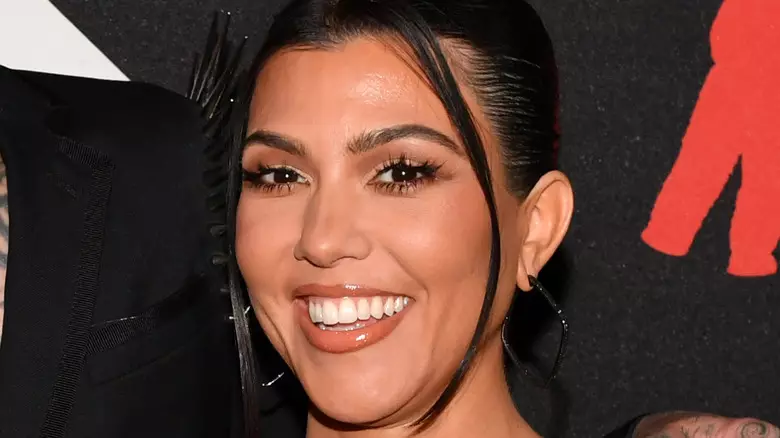 Kourtney Kardashian: koj puas xav tau ntau tus thwjtim?