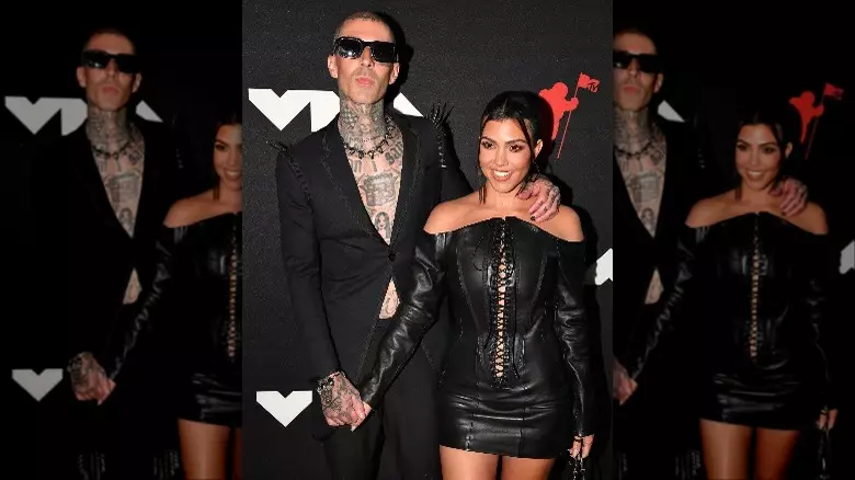 Kourtney Kardashian thiab Travis Barker