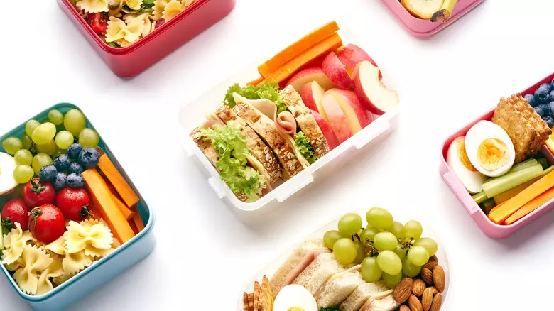 Lunchboxen mit nahrhaftem Essen