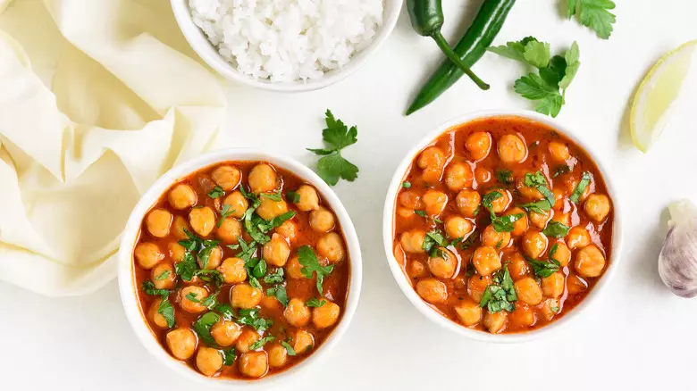 Nri chickpea ṅara n'ọkụ dị mma n'ime efere