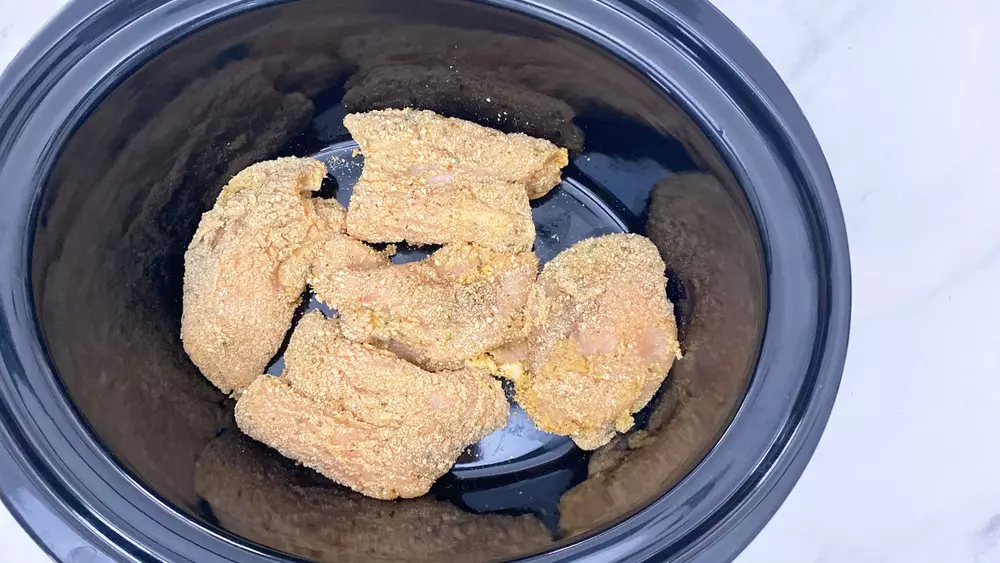 breaded nkhuku mabere ndi wochedwa cooker