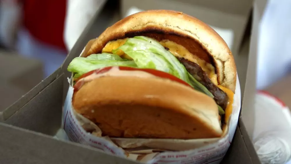 Conținutul de grăsime din burger intra-n-out