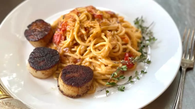 Cajun Scallop Pasta lautasella