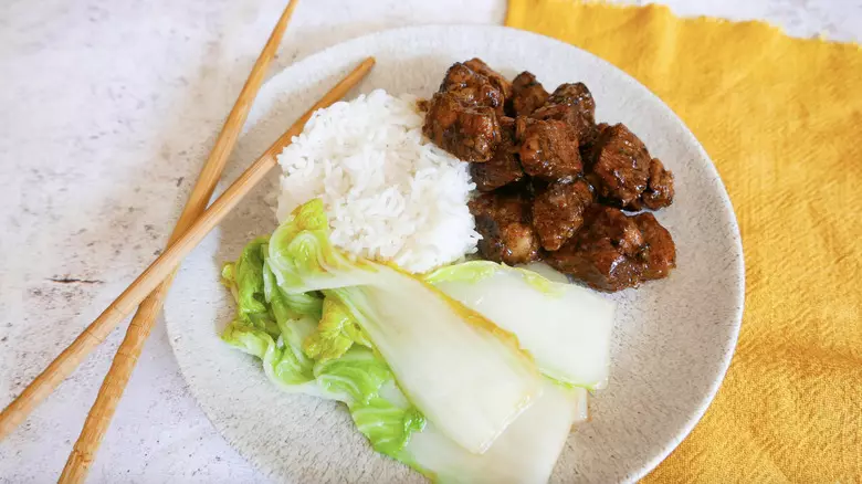 Yakapedzwa Kaviri Yakabikwa Pork NeCabbage