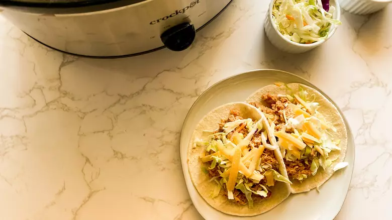 slow cooker inkukhu tacos