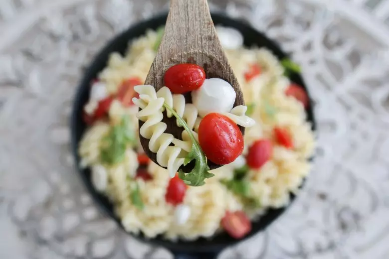 Ihe kpatara Salad Pasta gị ji dị egwu 1627_13