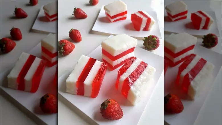 Jell-O étagé aux fraises et blanc