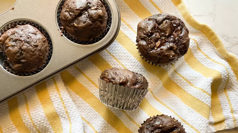Čokoladni muffini od tikvica u plehu