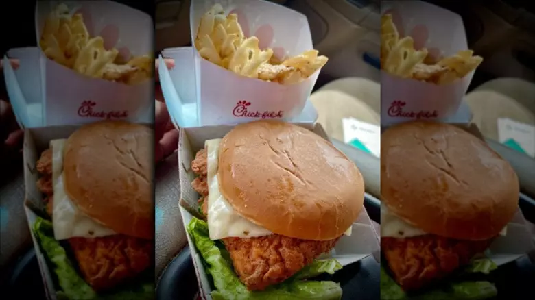 Chick-fil-A sandwich pitik lan goreng