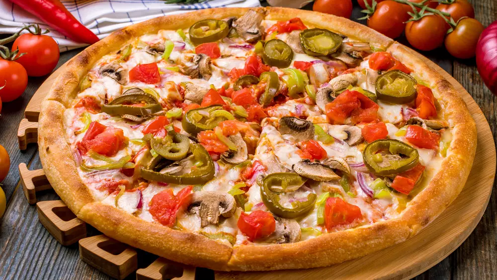 pizza con jalapeños