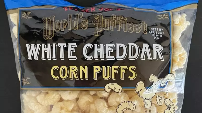 Akpa nke White Cheddar ọka Puffs