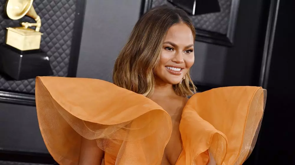 Chrissy Teigen ගේ රහස් ද්‍රව්‍යය