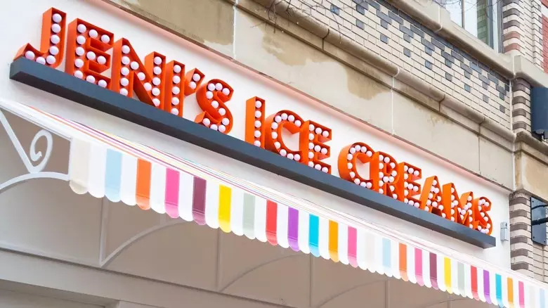 Vitrina e dyqanit të Jeni's Splendid Ice Creams