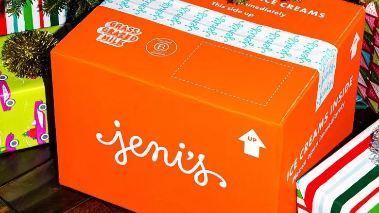 Una caixa de lliurament de gelats de Jeni taronja