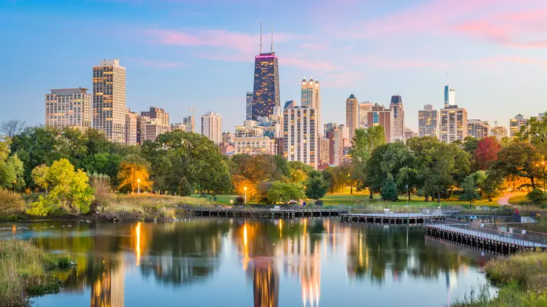 Panoramę Chicago o zachodzie słońca