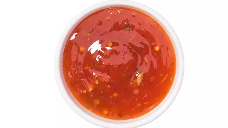 Mumbo sauce sa maliit na mangkok