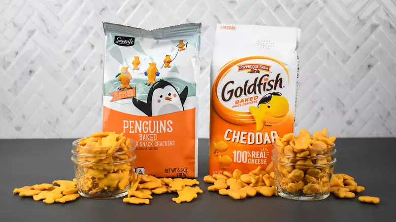 Mifuko ya Goldfish na Penguins cheddar crackers