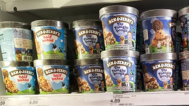 Ben & Jerry's 아이스크림의 선반