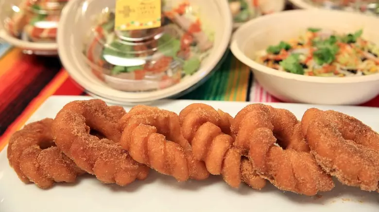 Churros werjûn foar bowls, allegear út Tortas Lopez