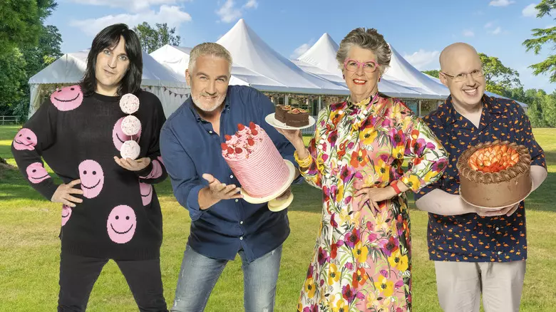 Groot Britse Bake Off-gashere in rolverdelingfoto