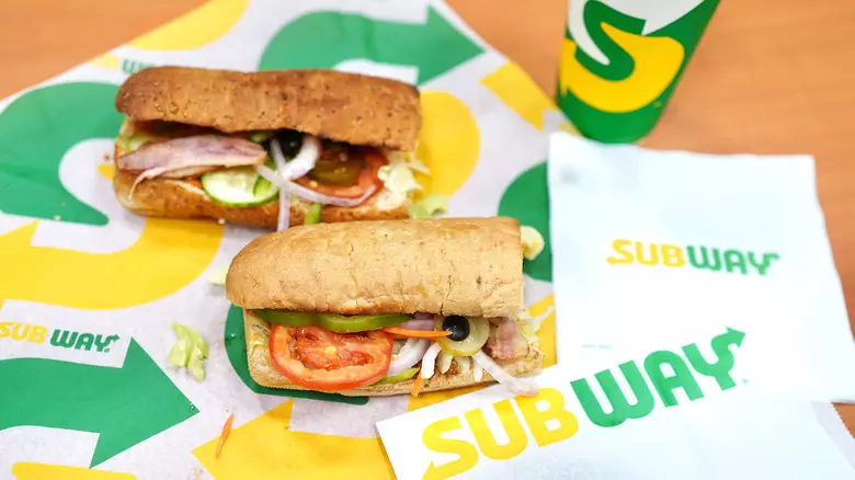 Twee ses-duim Subway subs