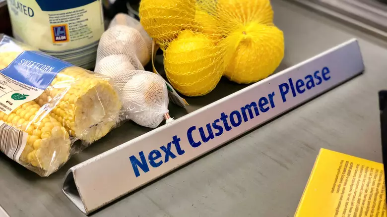 Aldi cashier line