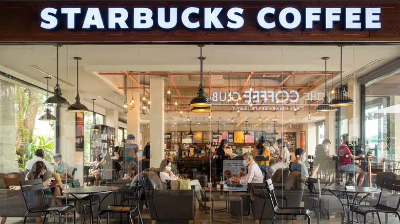 Interieur van Starbucks coffeeshop