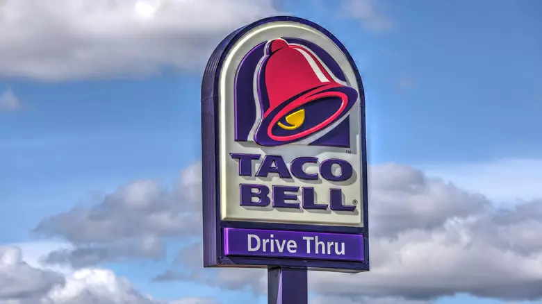 Знак проезда Taco Bell