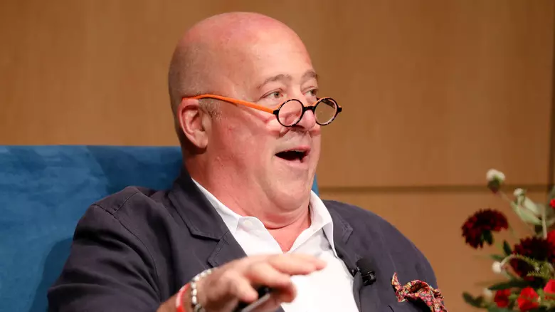 Andrew Zimmern ṣe aaye kan