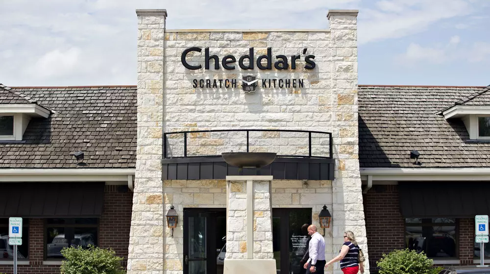 Eksterijer Cheddar's Scratch Kitchen